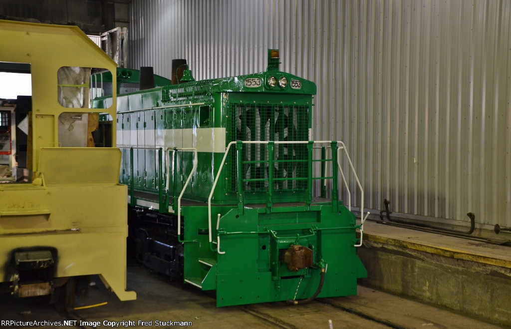 SSRX 1553 peeks around from behind the 102